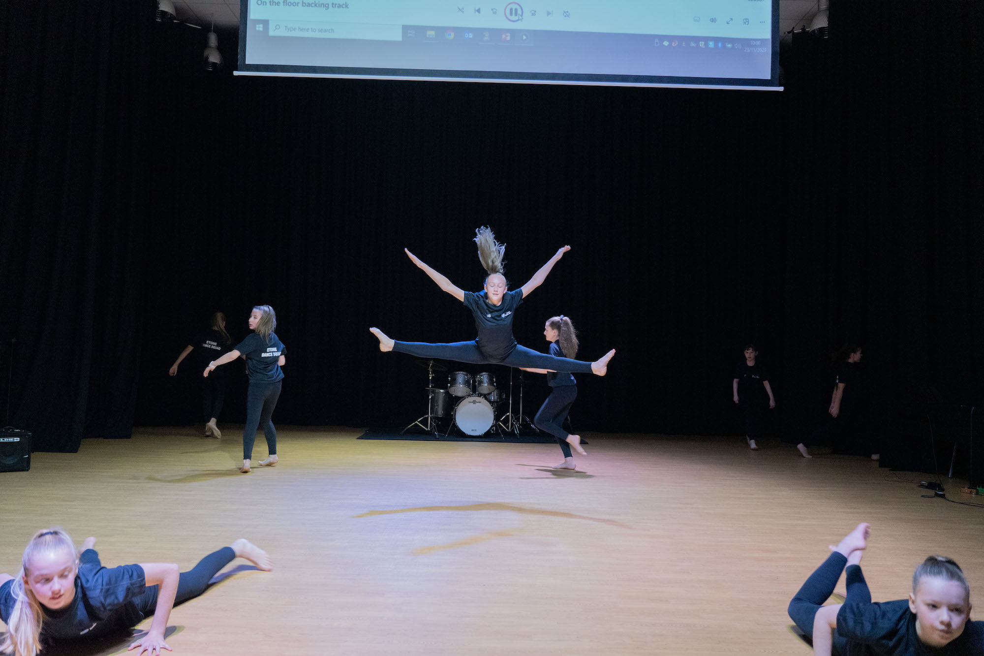 Etone's Dance Squad - Etone College